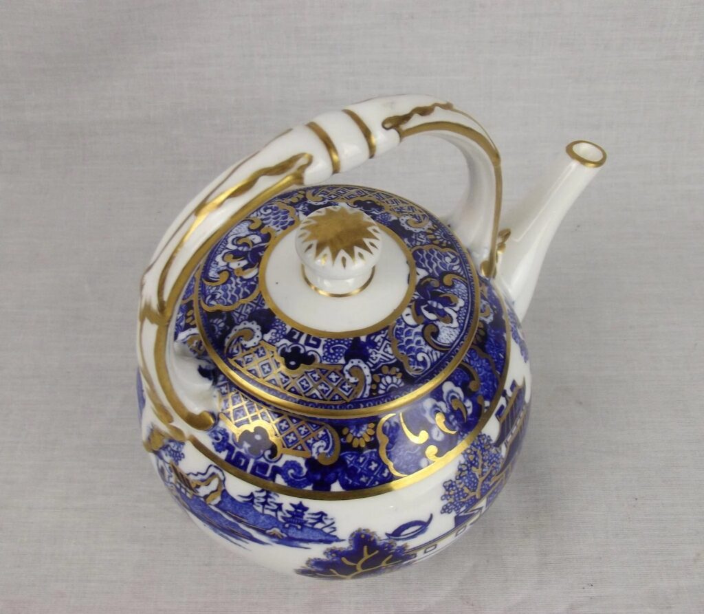 Grainger & Co. Worcester Blue & White Chinoiserie Three Piece Tea Set ...
