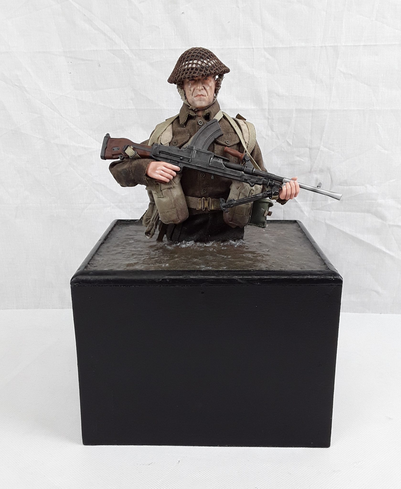 Model Of WW2 D Day Landings British Army Bren Gunner Soldier - Sally ...