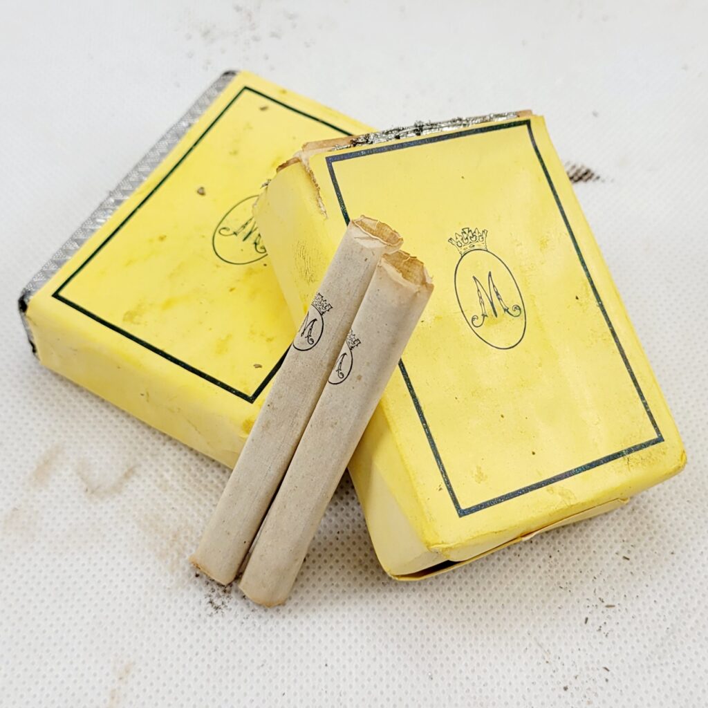 WW1 Princess Mary Tin With 2 Complete Packets Of Tobacco And Cigarettes ...