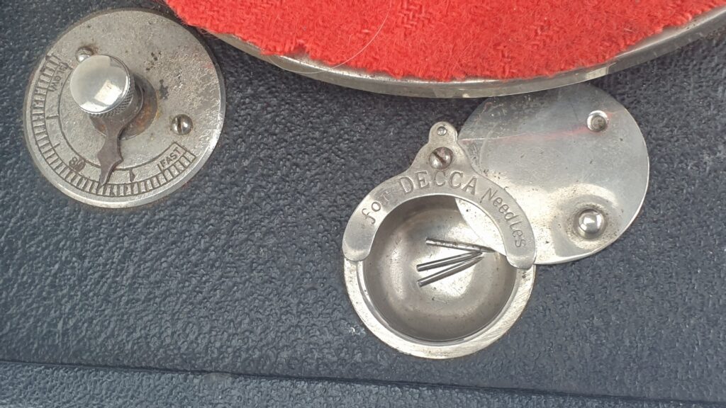 WW2 Decca Junior Portable Gramophone - Sally Antiques