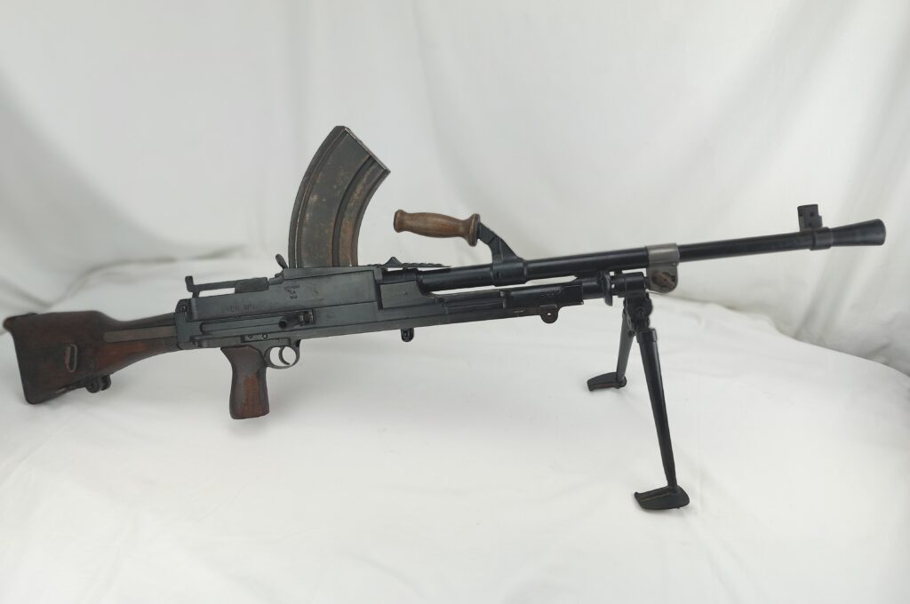 1942 WW2 Bren MK1 Machine Gun, .303 calibre, by Lithgow, Australia ...