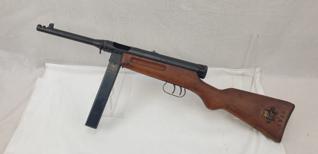 Post-War Italian Beretta Model 1938/49 Sub-Machine Gun - UK Deactivated ...