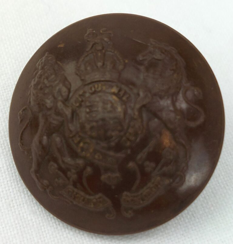 WW2, British, Brown Plastic General Service button, with the coat of ...