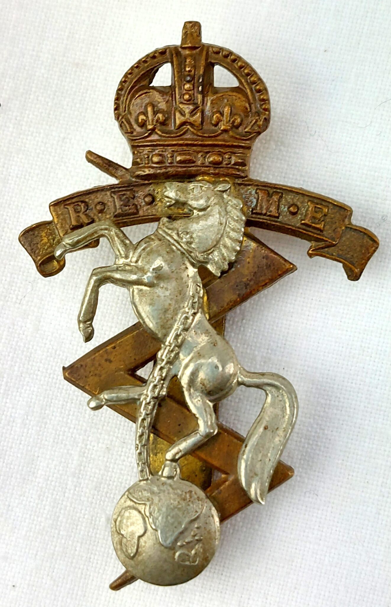 British, WW1, West Yorkshire Regiment, Cap Badge - Sally Antiques