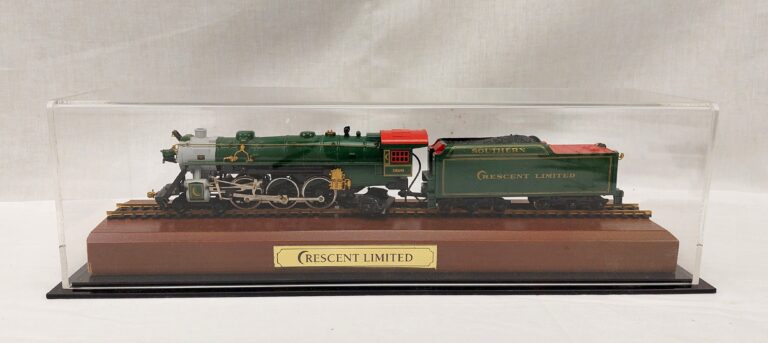 Crescent Ltd Die Cast 4-6-2 Heavy Pacific Class Locomotive In Case ...