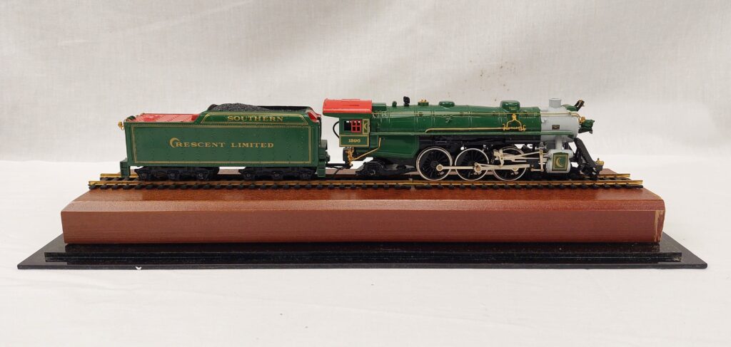 Crescent Ltd Die Cast 4-6-2 Heavy Pacific Class Locomotive In Case ...