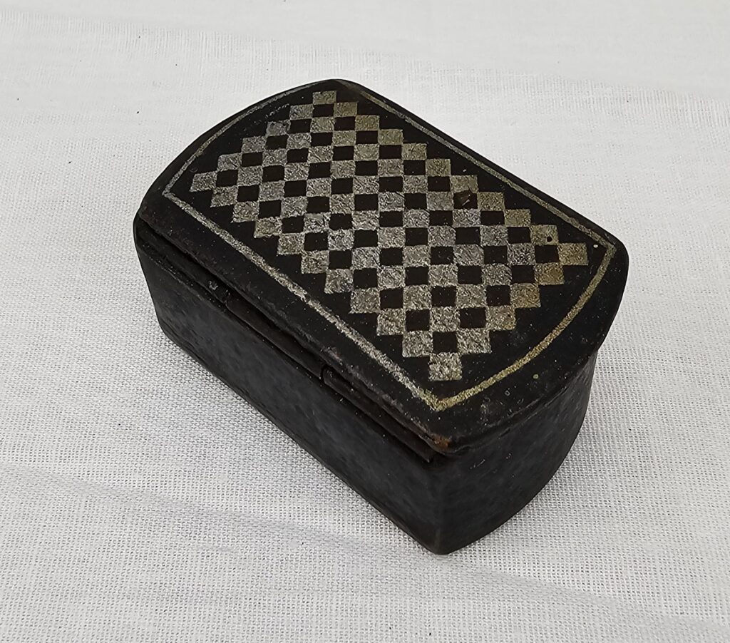 Victorian Papier Mache Snuff Box With Chequered Lid - Sally Antiques