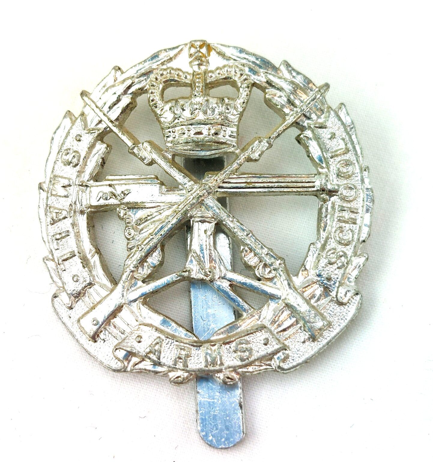 British, Small Arms School Anodised Aluminium Cap Badge, Queens Crown ...