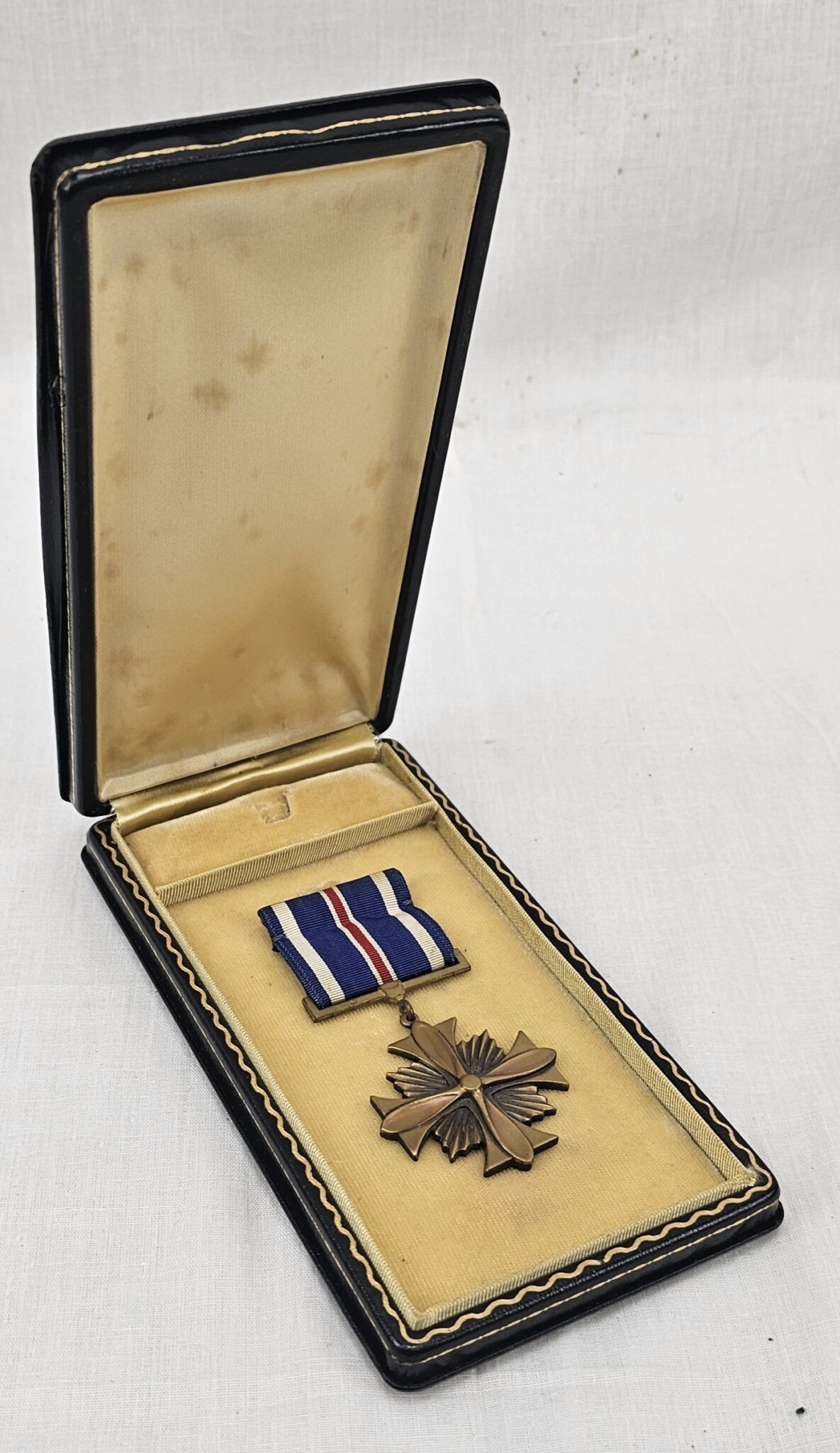 Cased WW2 USAF Distinguished Flying Cross - Sally Antiques