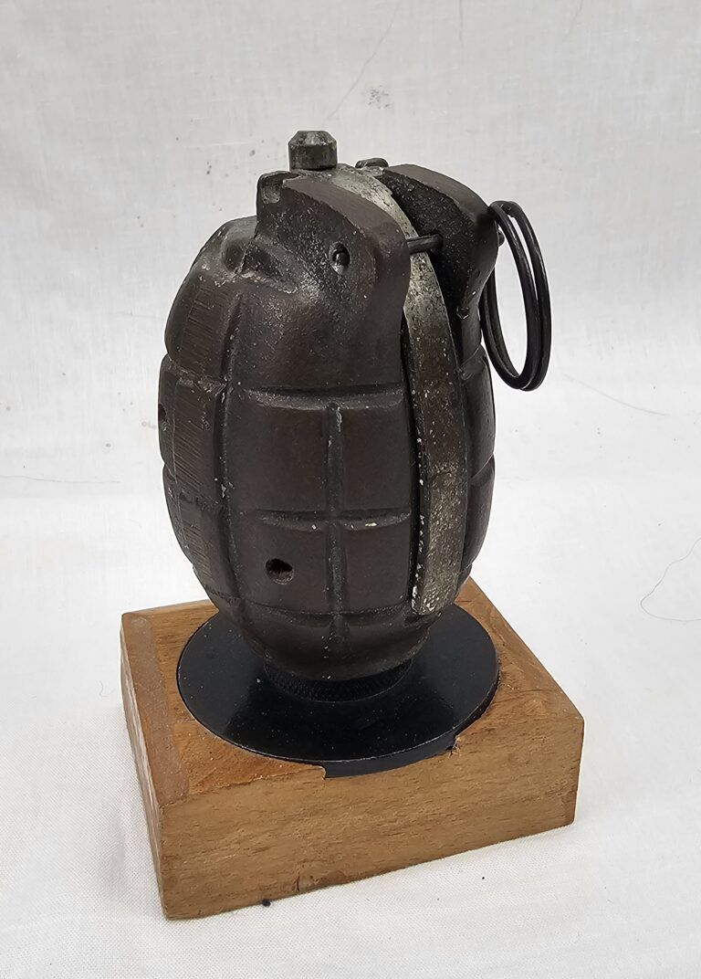 Inert WW2 No 36M Mk1 Mills Bomb With SMLE Grenade Launcher Disc - Sally ...