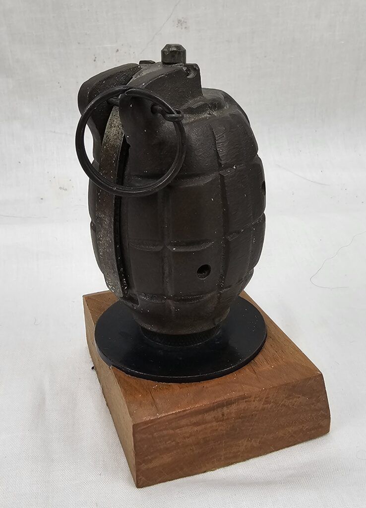 Inert WW2 No 36M Mk1 Mills Bomb With SMLE Grenade Launcher Disc - Sally ...