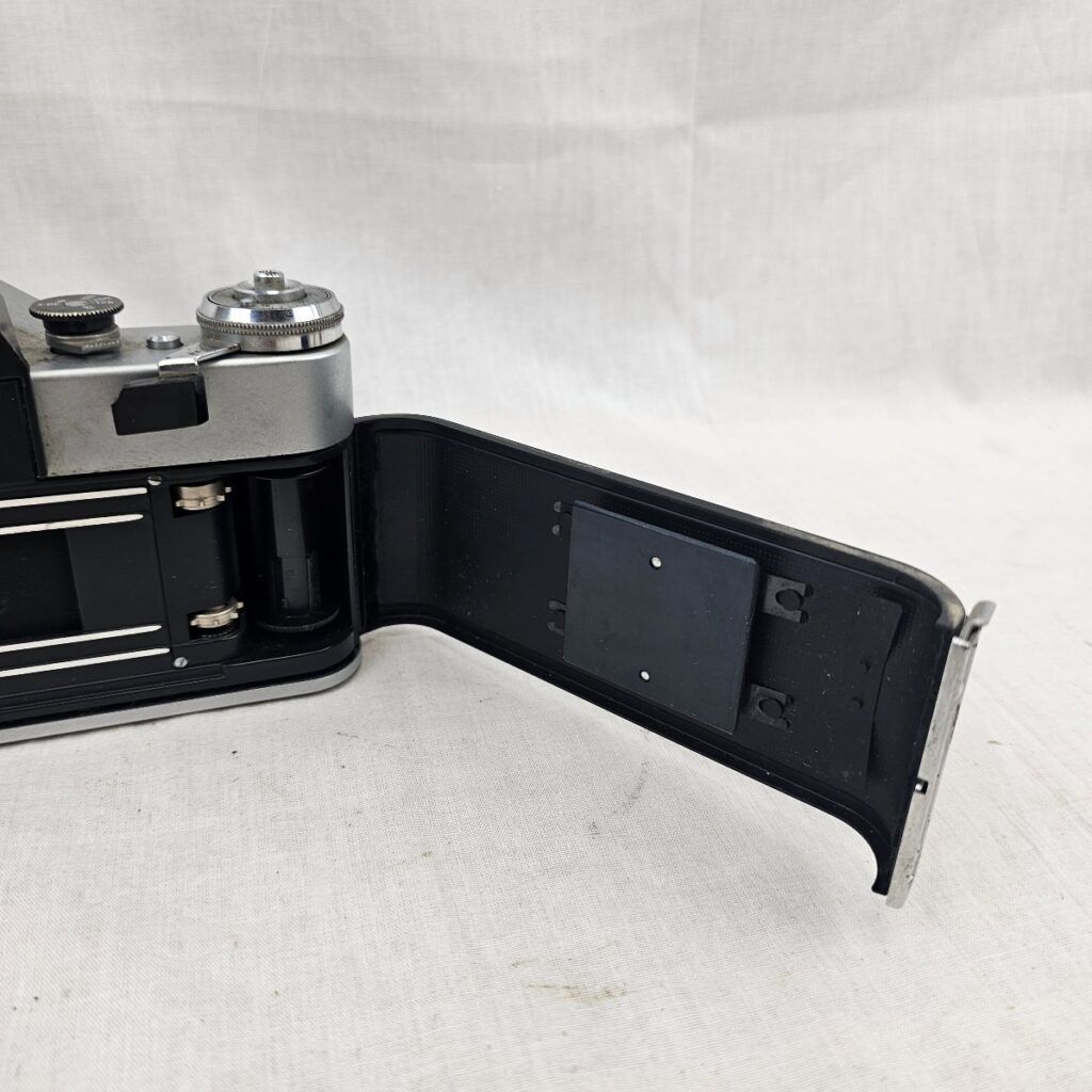 Vintage Soviet Era Zenit E 35mm Camera With Helios Lens - Sally Antiques