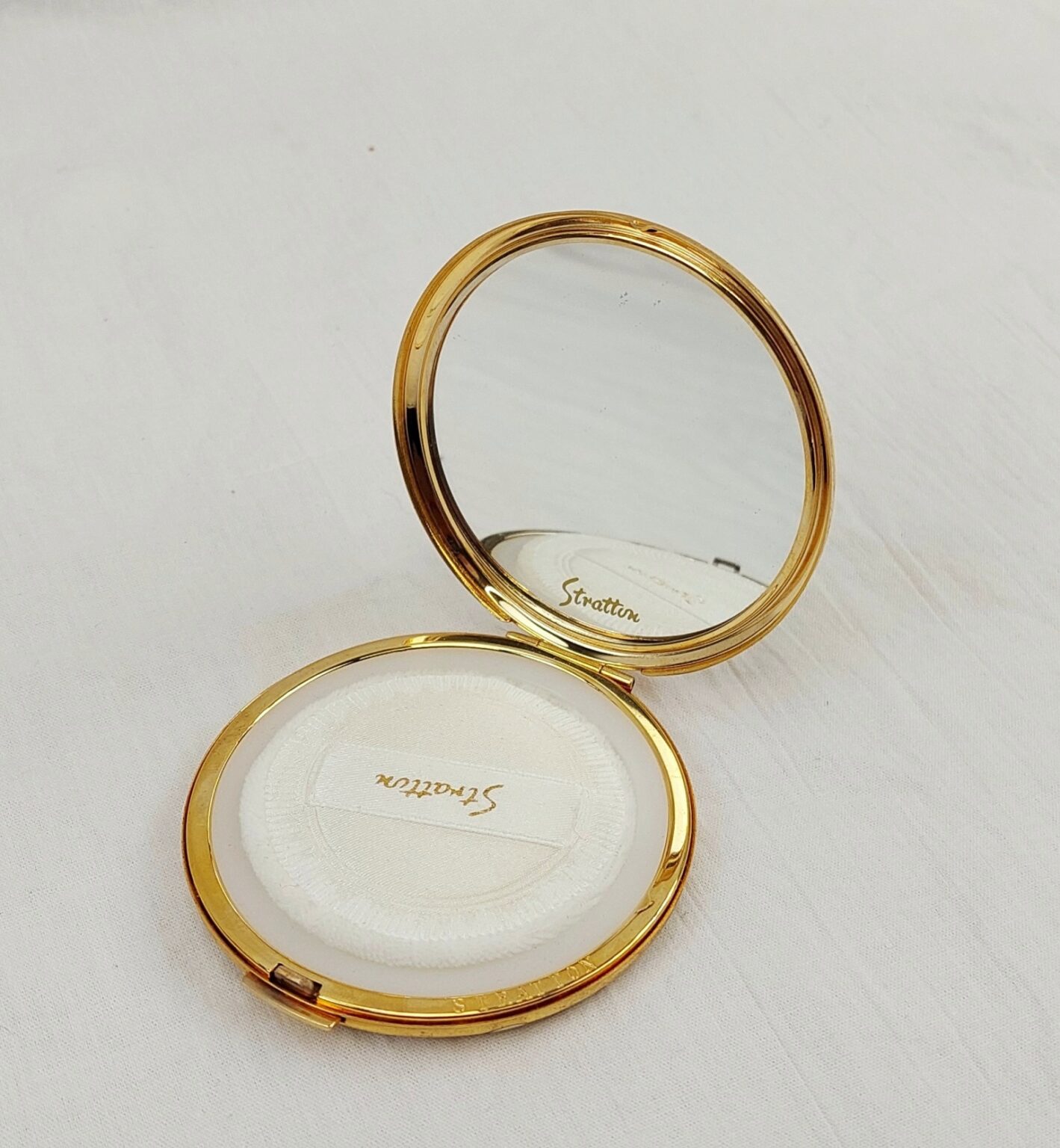 Vintage Ladies Stratton Compact - Sally Antiques